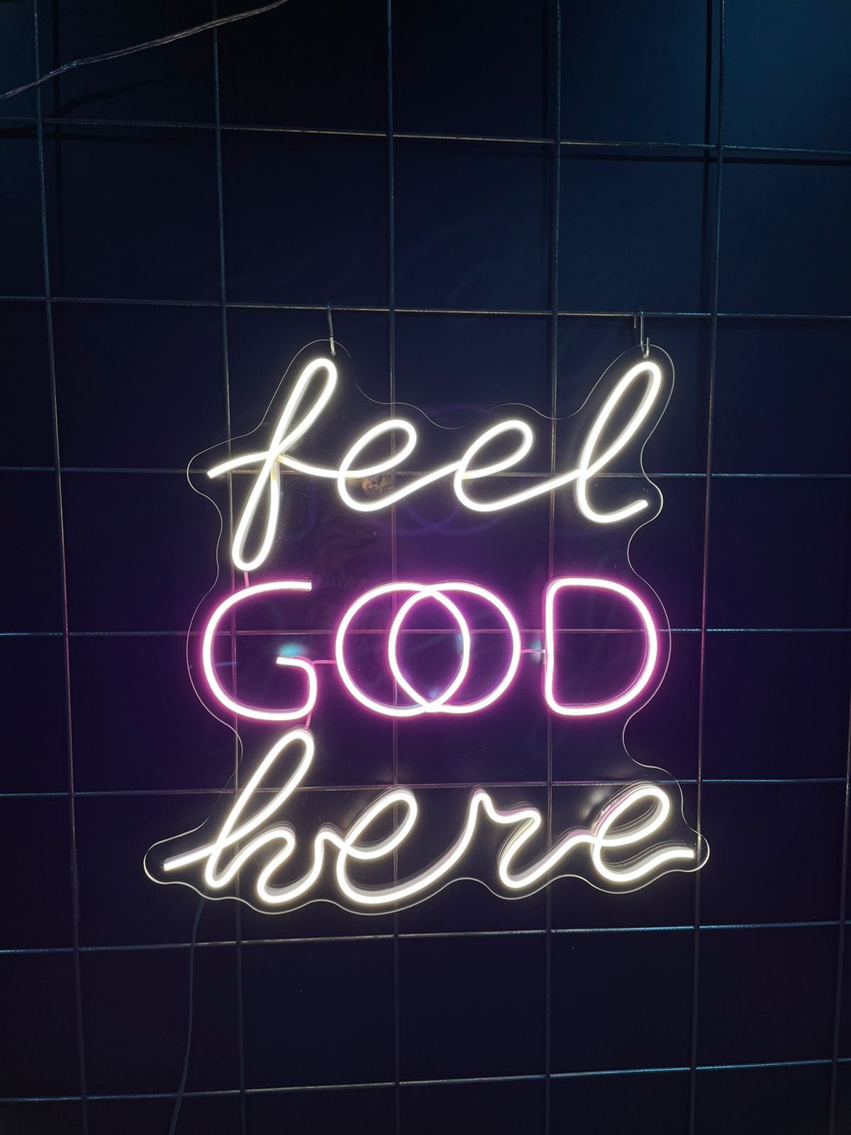 Luminária NeonLed - FEEL GOOD HERE - 45x60cm | Atacado neon