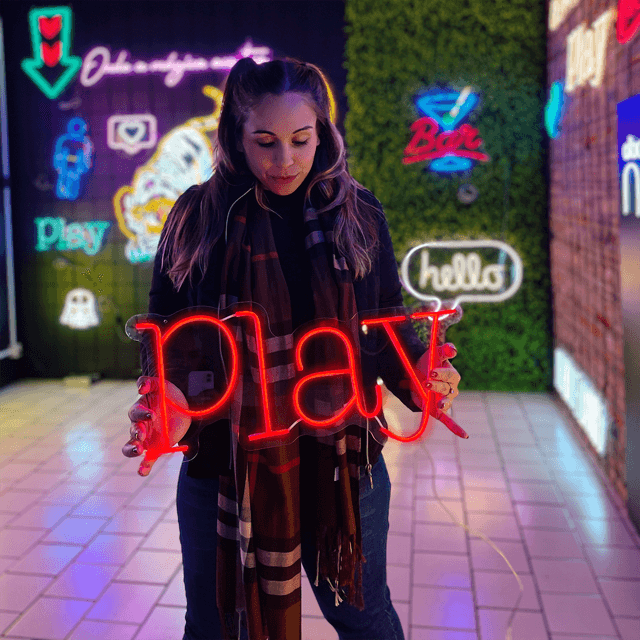 Neon Led - PLAY (PRONTA ENTREGA) - 15x35cm | Atacado neon