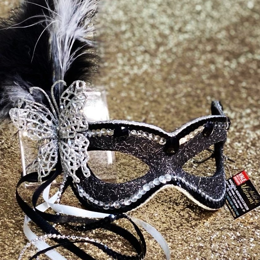 MÁSCARA CÓD. 319 N2PF (borboleta + peninhas) | Ateliê de Máscaras®