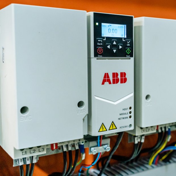 Inversor de Frequência Trifásico ABB 15CV - ACS380-040S-25A0-4 | RH Materiais Elétricos | O ...