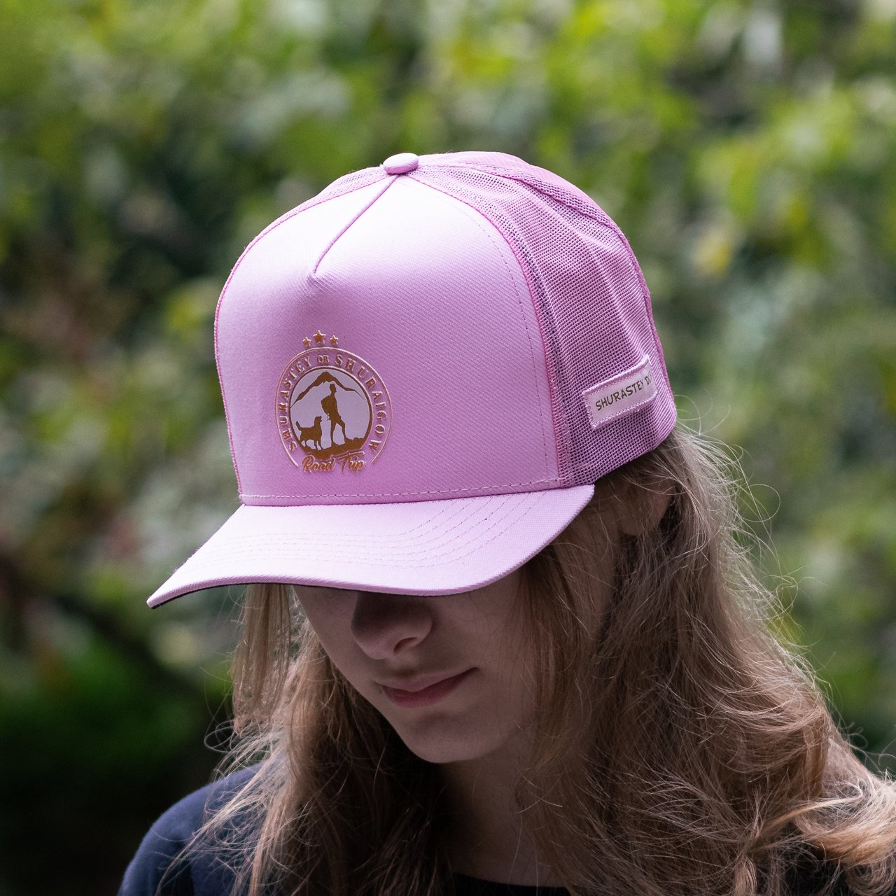 Boné Rosa | Trilhas - Shurastey or Shuraigow | Shurastey
