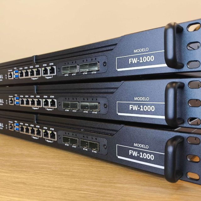 Appliance Firewall pfSense FW-1000 COM 6 Portas Gigabit E 4 PORTAS FIBRA SFP+ 10 GB | ID Tecnologia