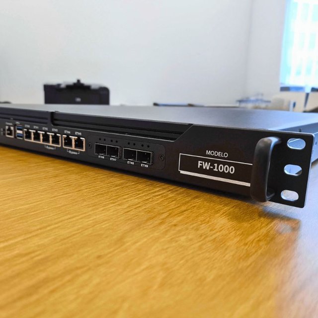 Appliance Firewall pfSense FW-1000 COM 6 Portas Gigabit E 4 PORTAS FIBRA SFP+ 10 GB | ID Tecnologia