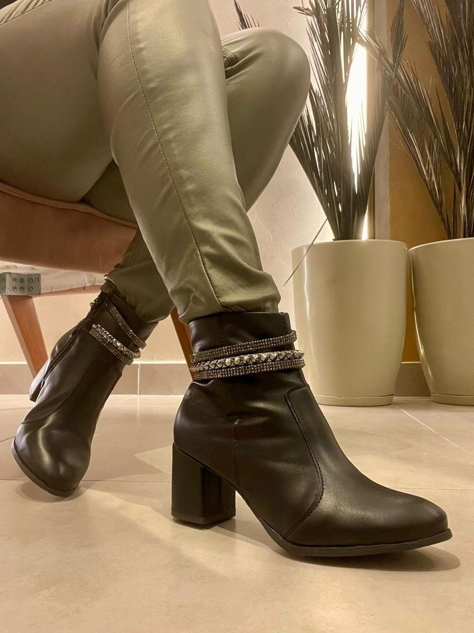 BOTA PRETA DE SALTO BRILHO | Wolf Premium