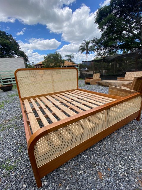 Cama de madeira maciça Queen Colchester | K&E Móveis Rústicos