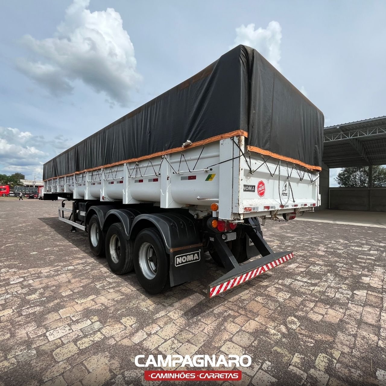 Carreta Bitrem Arqueado Guerra Graneleiro Preto - 2011 | Campagnaro