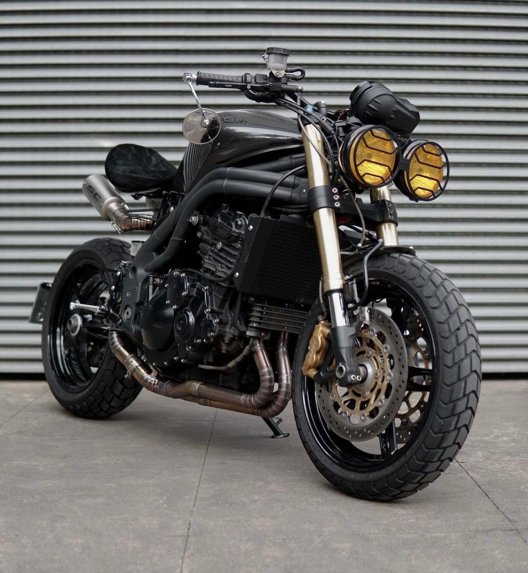 Triumph Speed Triple 1050 | Classificado Vintage riders