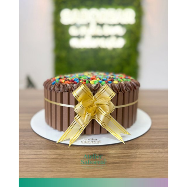 Torta KitKat com confetes | Atelier Saborear
