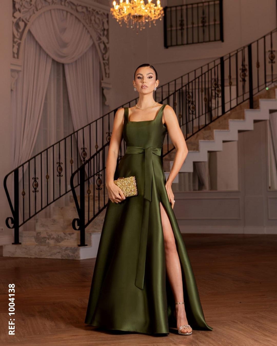 Vestido longo cetim prada alça larga com fenda e faixa na cintura ...