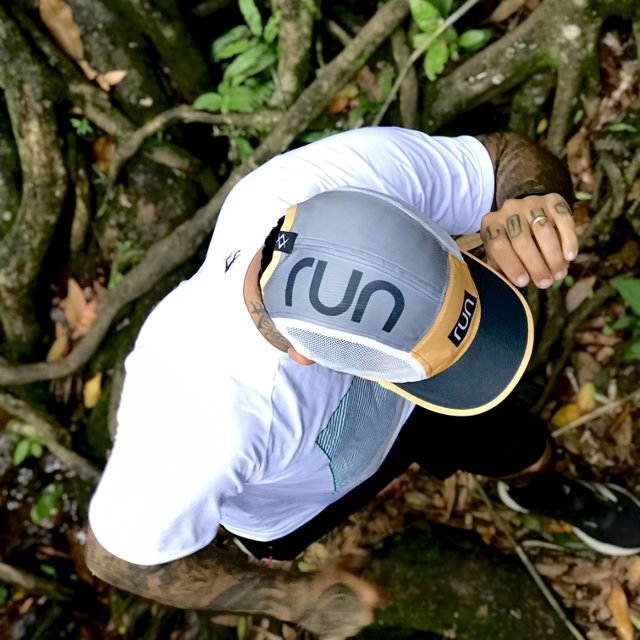 Boné Dry Fit - RUN SILVER HIGH - TELA | Runlastic Sports