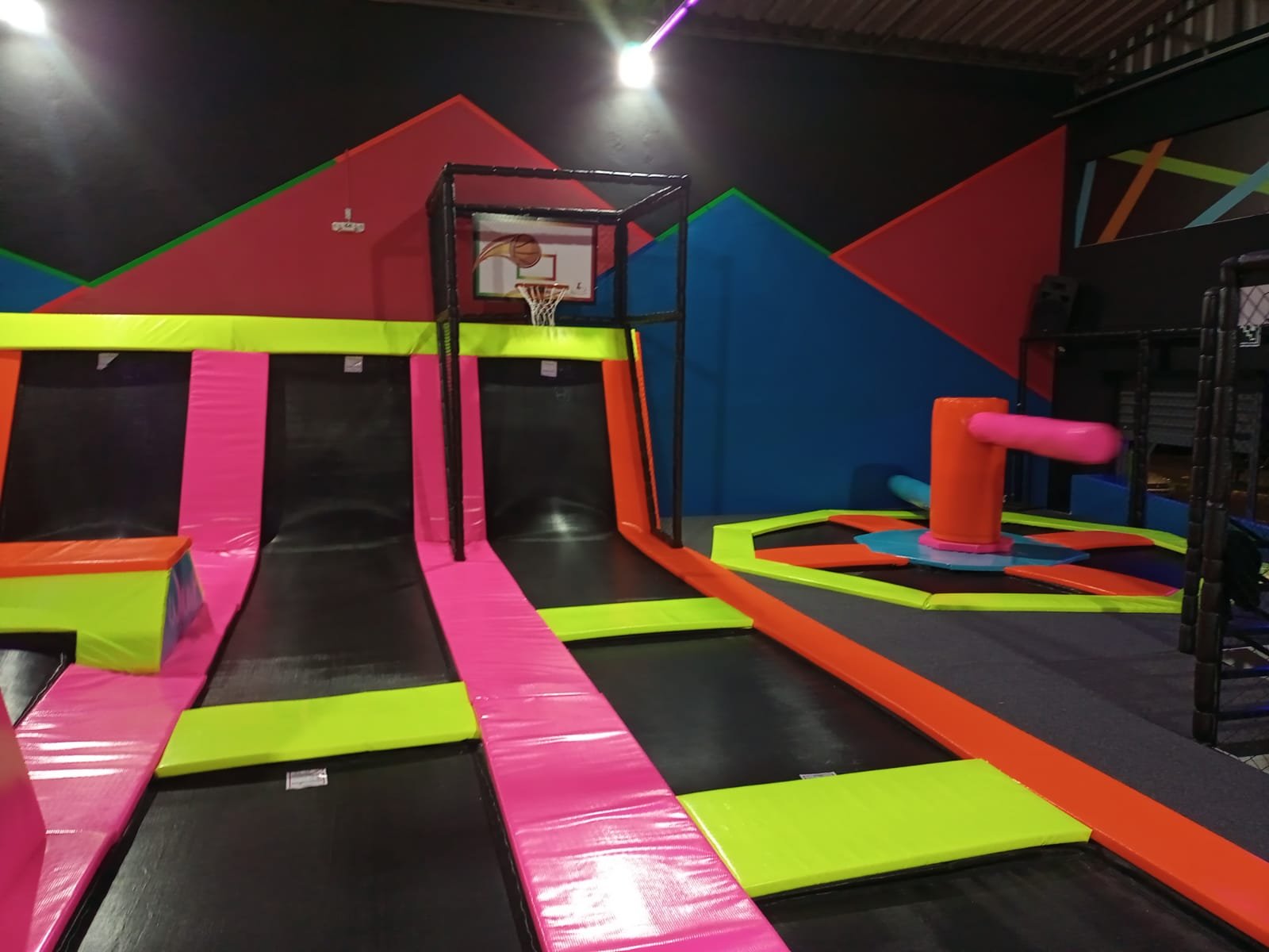 Mundo Jump Trampolim Park -MG | Trampolim Park By Henri Trampolim