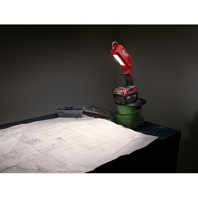 Lanterna LED Tipo Bastão M18 - 2352 | Milwaukee® Tool Brasil