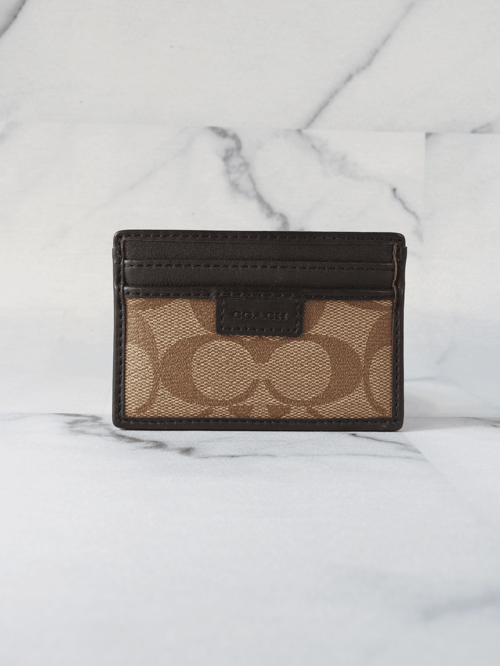 Porta Cartão Coach Monogram Marrom | Zivē Club