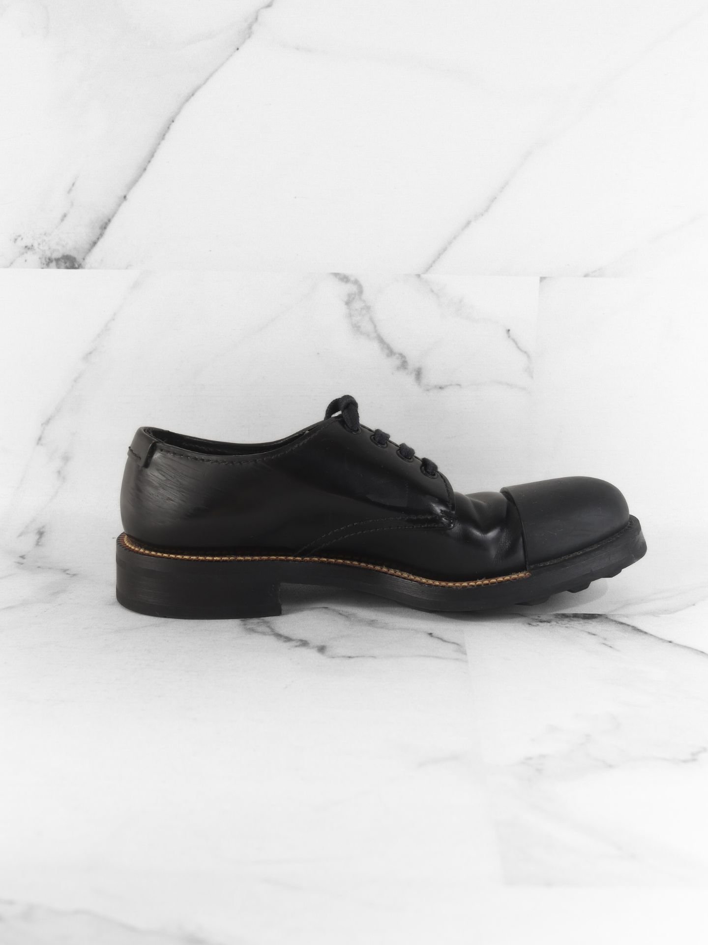 Oxford Prada Runway Cap Toe Derby Preto | Zivē Club