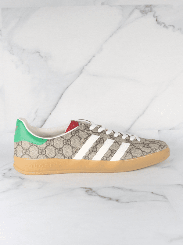 Tênis Gucci x Adidas Gazelle Ebony Bege | Zivē Club