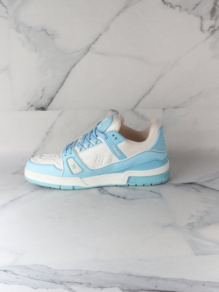 Tênis Louis Vuitton Trainer Azul e Branco | Zivē Club
