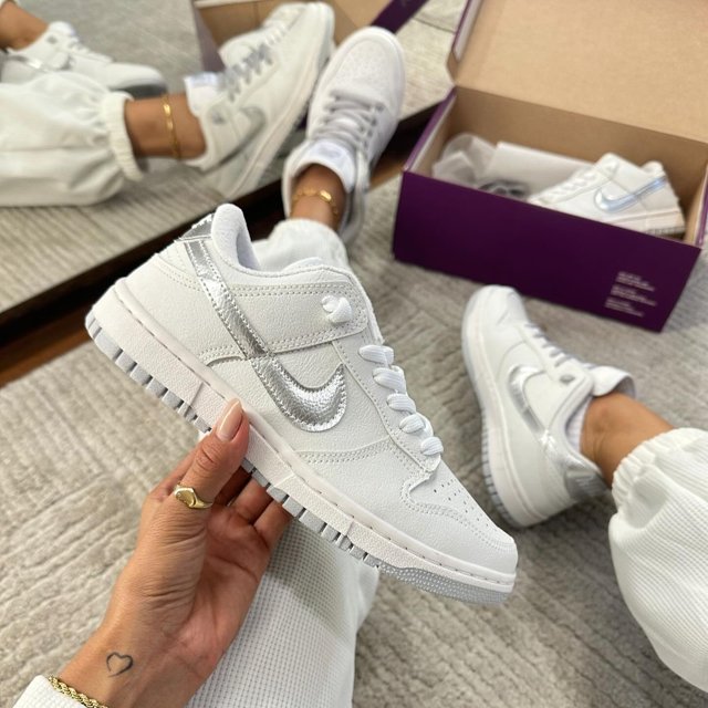 Tênis Dunk Branco detalhes Prata | Gil Gil Sapatilha