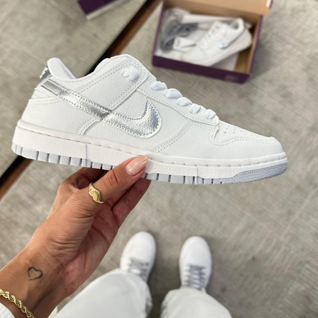 Tênis Dunk Branco detalhes Prata | Gil Gil Sapatilha