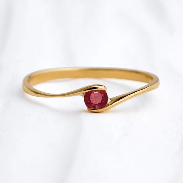 Anel De formatura Aura - Rubi 10 Pontos (Direito e Comunicação) | Dona ...