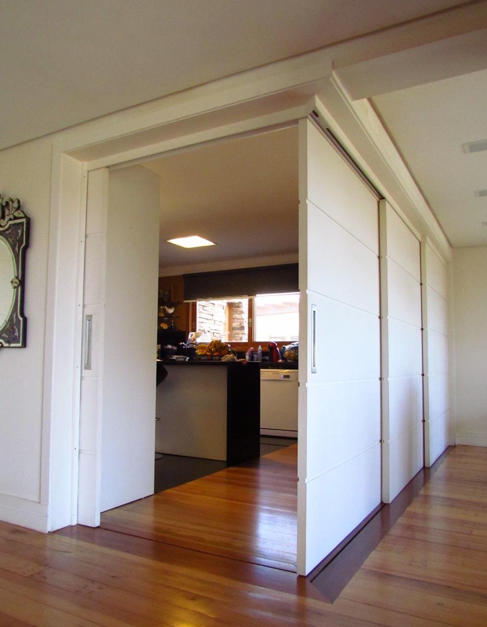 Porta de correr dentro da parede | Esquadrias Juchem