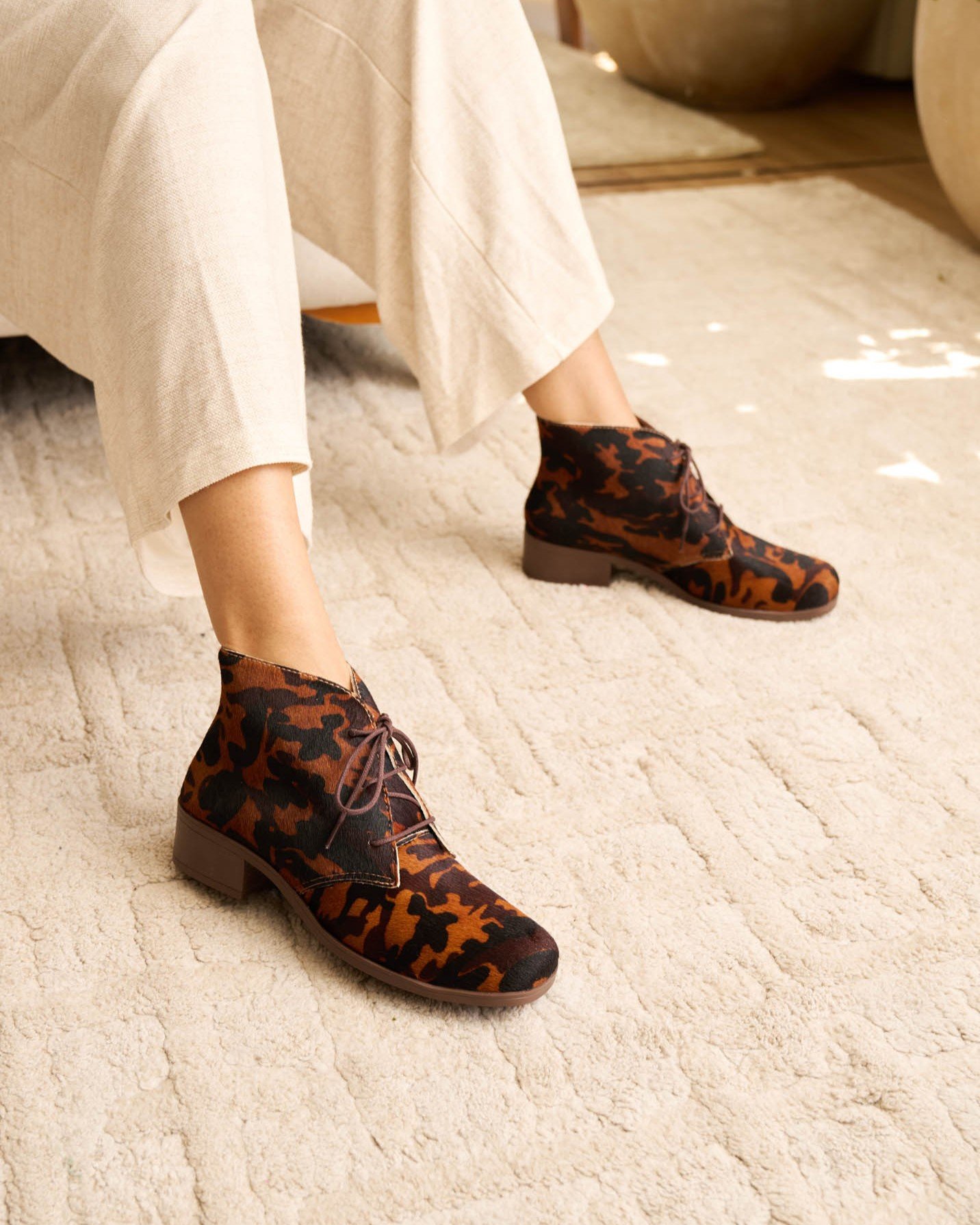 Coturno Couro Sarah Onça | Meu Sapato Colorido | Meu Sapato Colorido