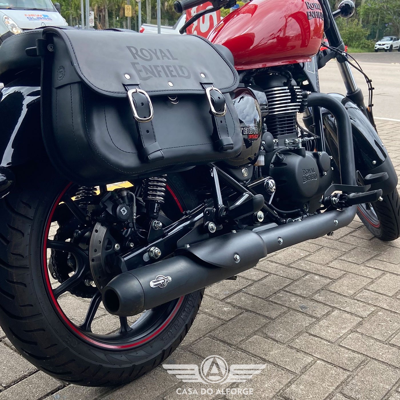 Royal Enfield Meteor 350 - Alforge em Couro Impermeável | CASA DO ALFORGE