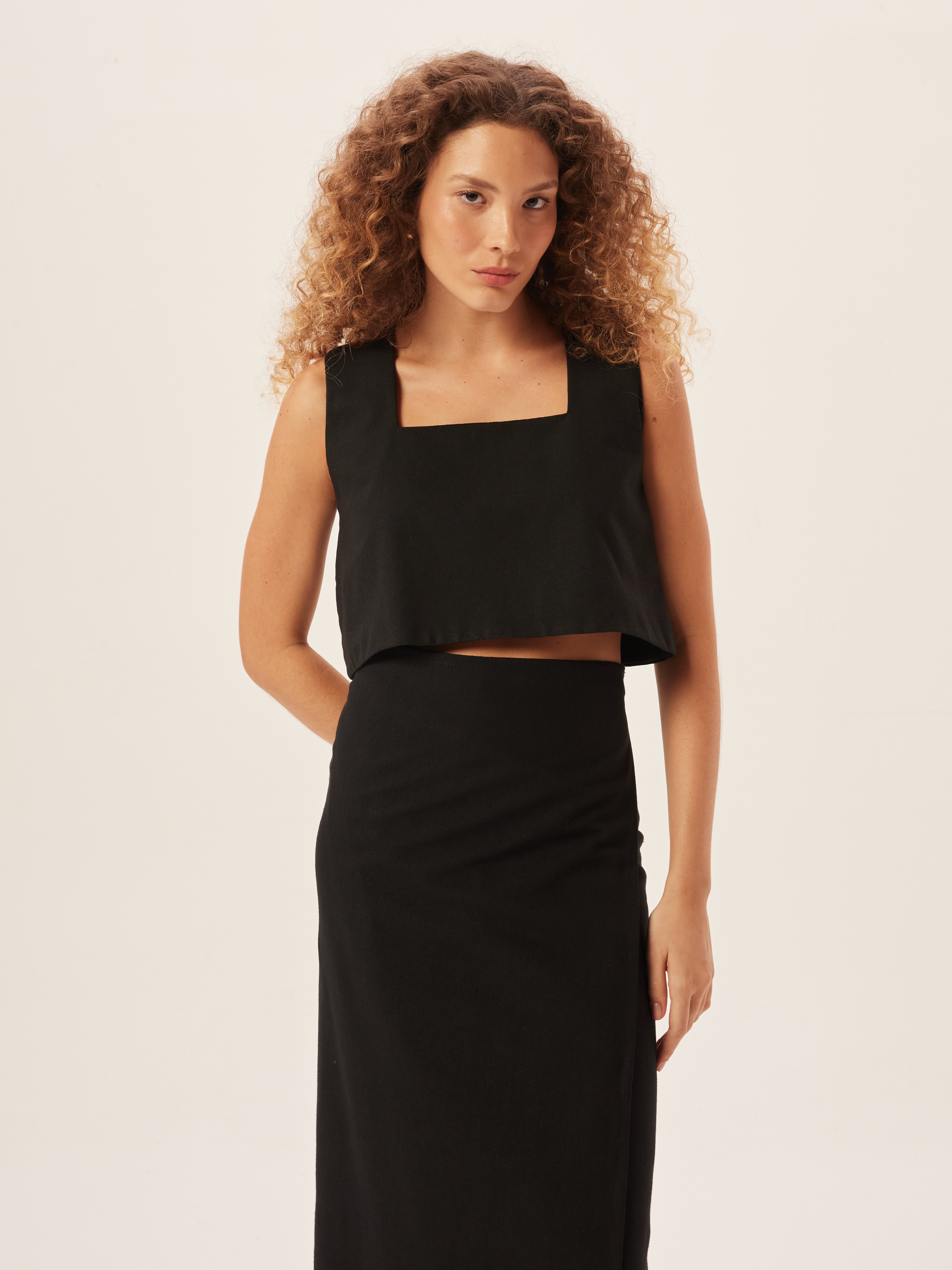 Top Reto Base Linho Preto | PANÔ | Resortwear Carioca