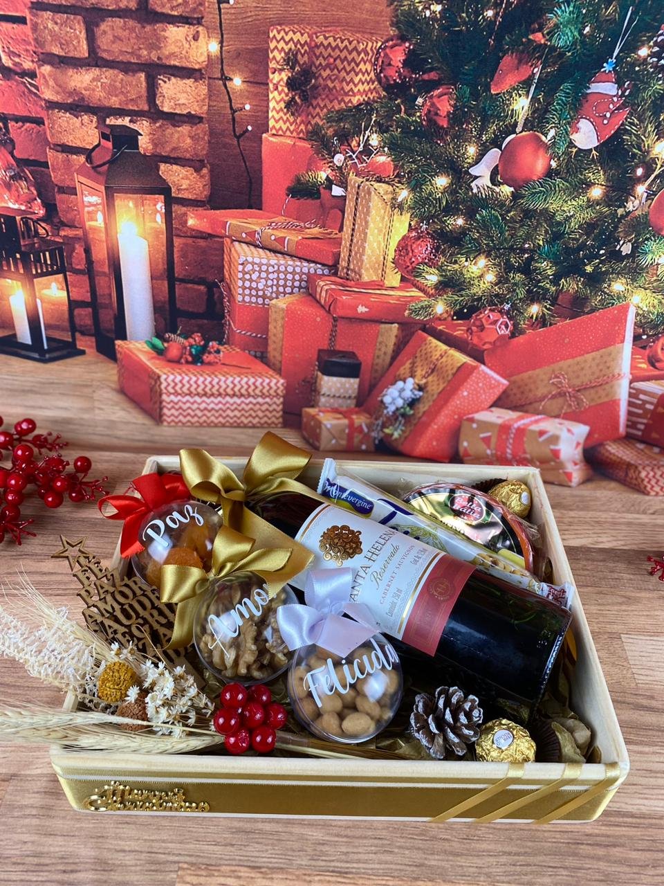 Cesta de Natal Com Queijo Nozes Vinho e Chocolate | Cestas, Flores ...